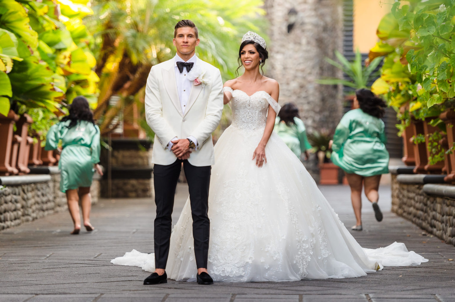 20+ Best First Look Wedding Photos for Your Inspiration - Wedding Maps