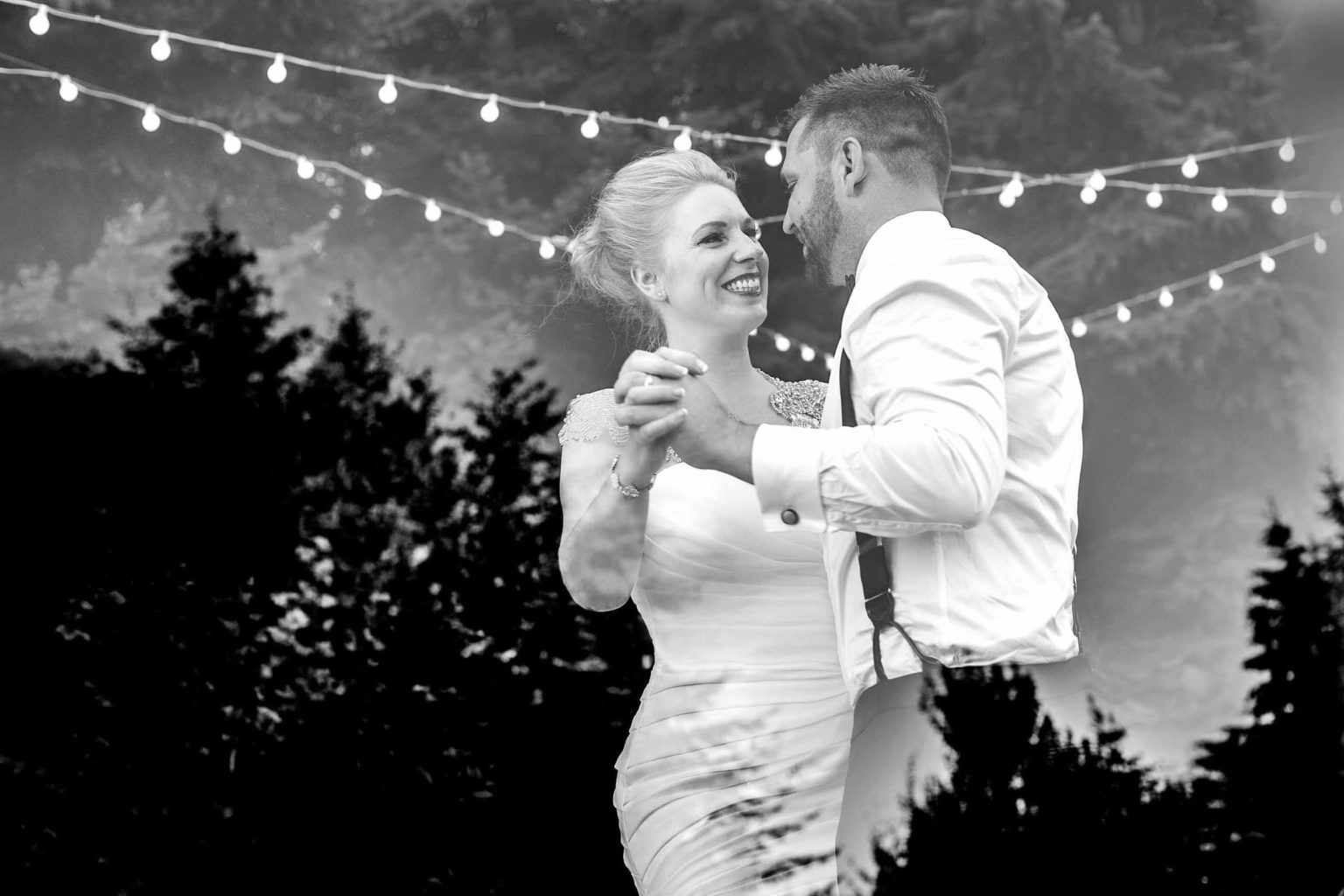 20+ Emotional & Powerful First Dance Photos Wedding Maps