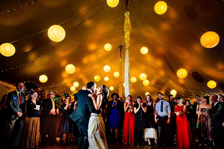 20+ Emotional & Powerful First Dance Photos Wedding Maps
