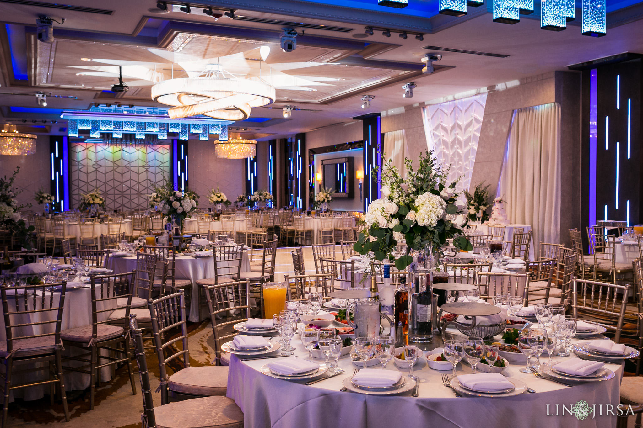 De Luxe Banquet Hall Venue Info on Wedding Maps