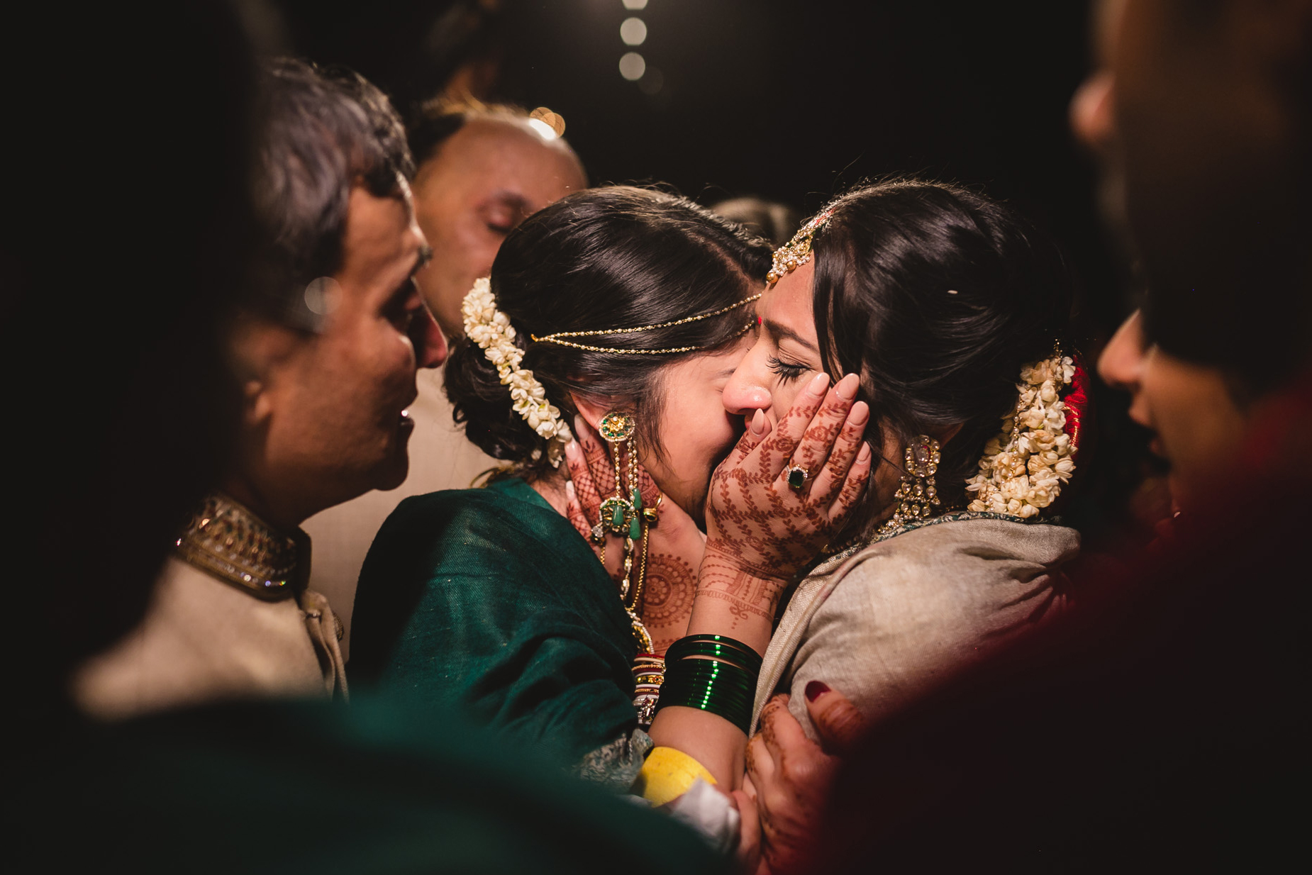 20+ Emotional Wedding Photos of Beautiful Moments - Wedding Maps